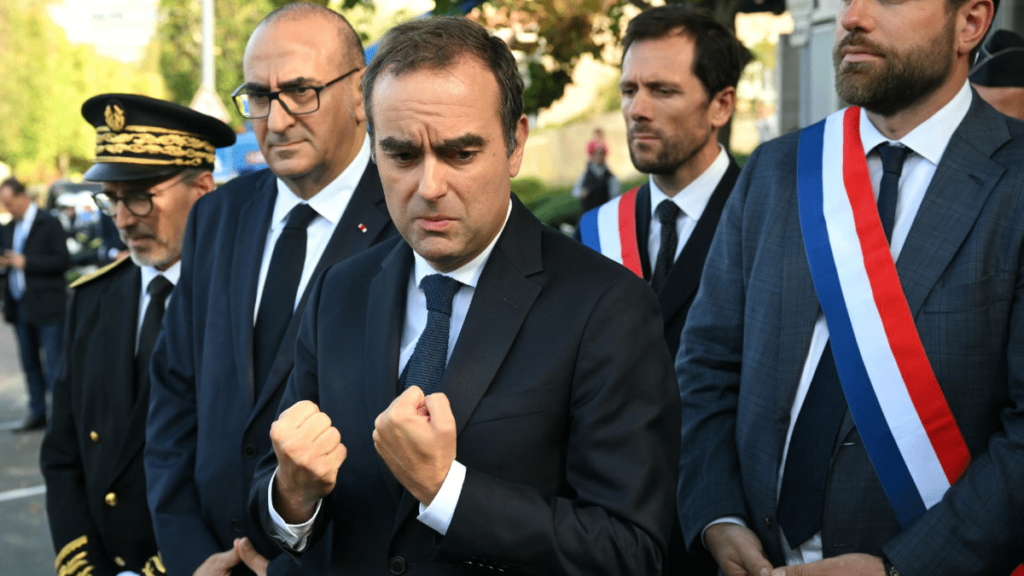 Macron et Lecornu présentent un nouveau cabinet avec un profil ...
